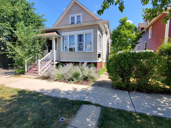 Music Hot Spot N Berwyn\/oak Park 2nd Flr Wifi, Smart Tvs, Bbq Patio & Greenhouse - Oak Park, IL