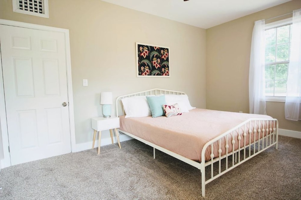 Spacious 5br Home. 10 Min To Nas. 20 Min To Beach - Pensacola Beach, FL