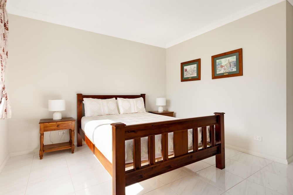 Brand New House In Central Location For Non Smokers Only - Perth