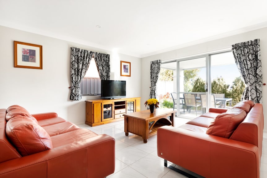 Brand New House In Central Location For Non Smokers Only - Perth