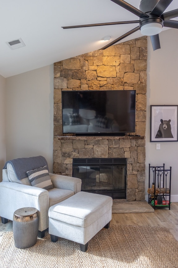 Hot Tub, Cozy, Central Air And Heat, 5 Minutes To The Ski Resort! Yes, Deer! - Watauga Lake, TN