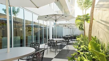 Pequenos-almoços servidos, cozinha local e internacional