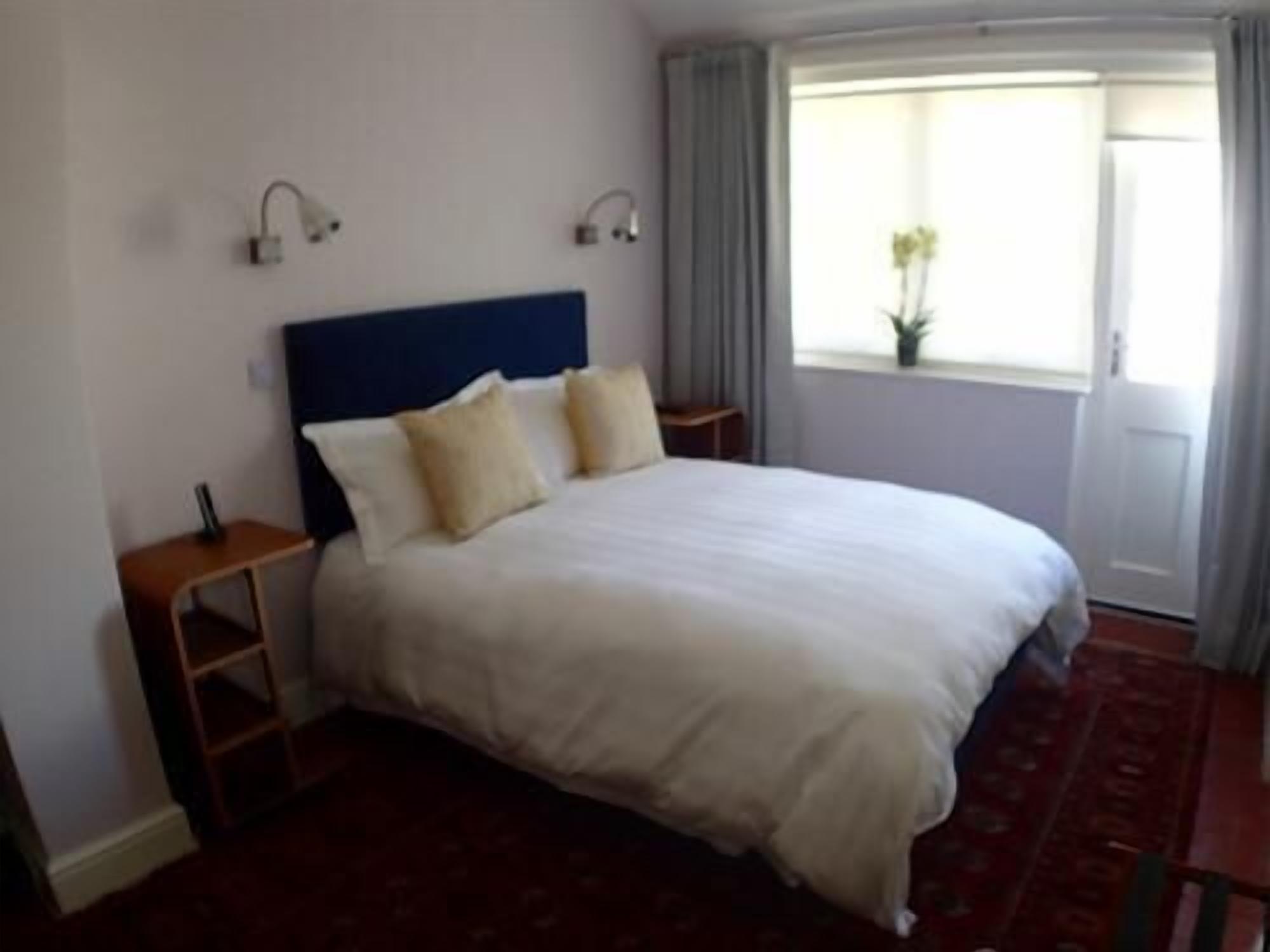 Room 10 - 2 Bedroom-apartment-private Bathroom - Pegwell Bay