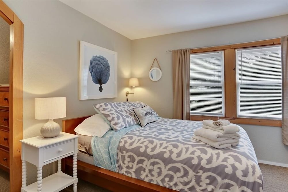 Gorgeous Union Pier Home Close To Beach And Downtown! - Union Pier, MI