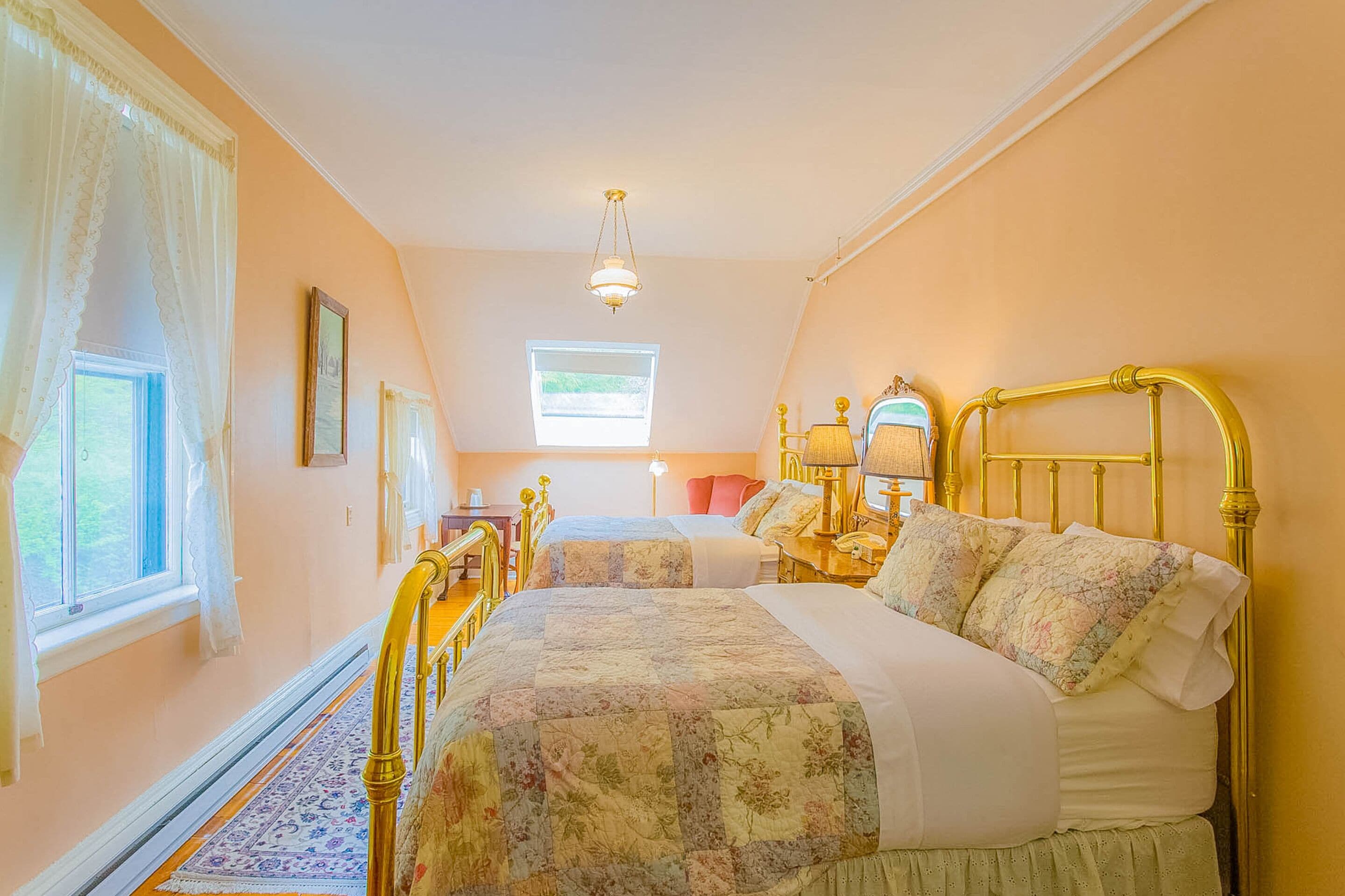 Apple Tree Inn, Lenox: Reviews & Hotel Deals | Book at Hotels.com