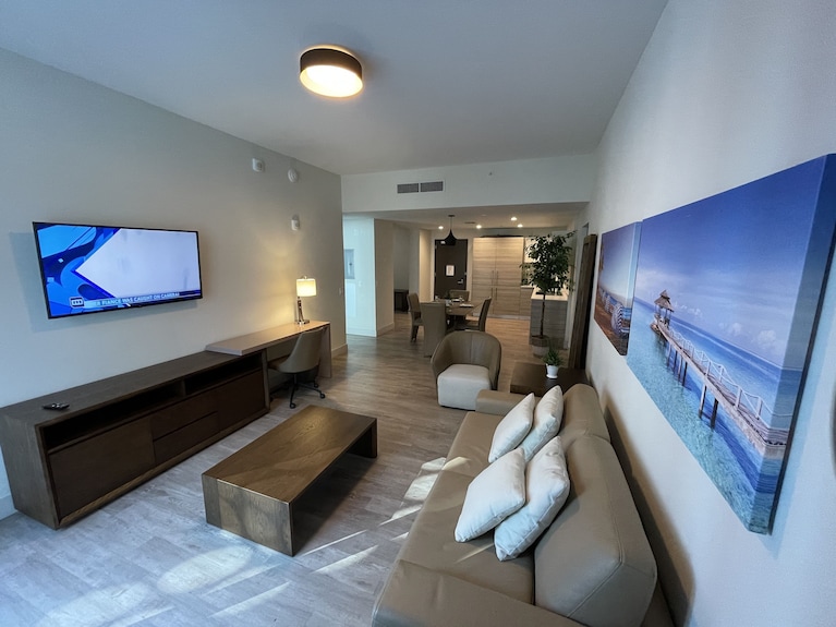 Apartment In Ch. Ocean View, Pool, Parking* - Sunny Isles Beach, FL