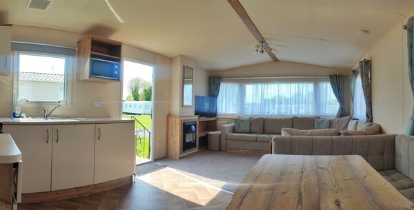 Dove - Luxury Assessible 4 Berth Caravan - Bognor Regis