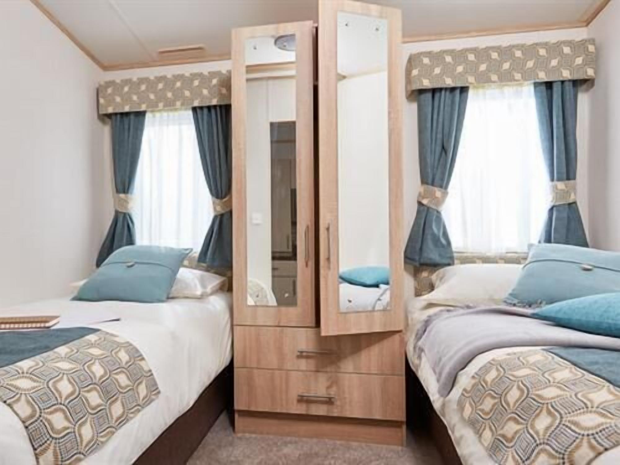 Dove - Luxury Assessible 4 Berth Caravan - Bognor Regis