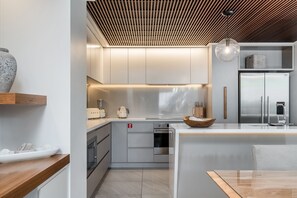 Casa | Cozinha privada | Um frigorífico/congelador grande, um micro-ondas, um forno 