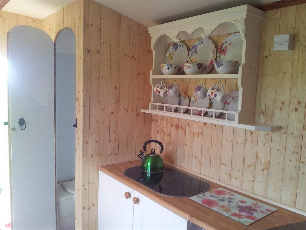 Comfort Double Shared Bathroom With Park View - Malvern