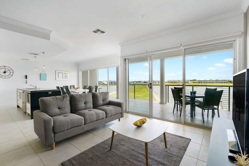 Hindmarsh Island - Waterfront Luxury, Wi-fi, Linen - Hindmarsh Island