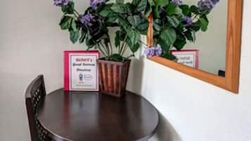 Quarto standard | Opções para refeição no quarto