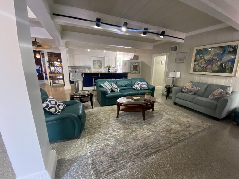 Walk To Beach/village, Heated Saltwater Pool, Strong Wifi - Siesta Key, FL