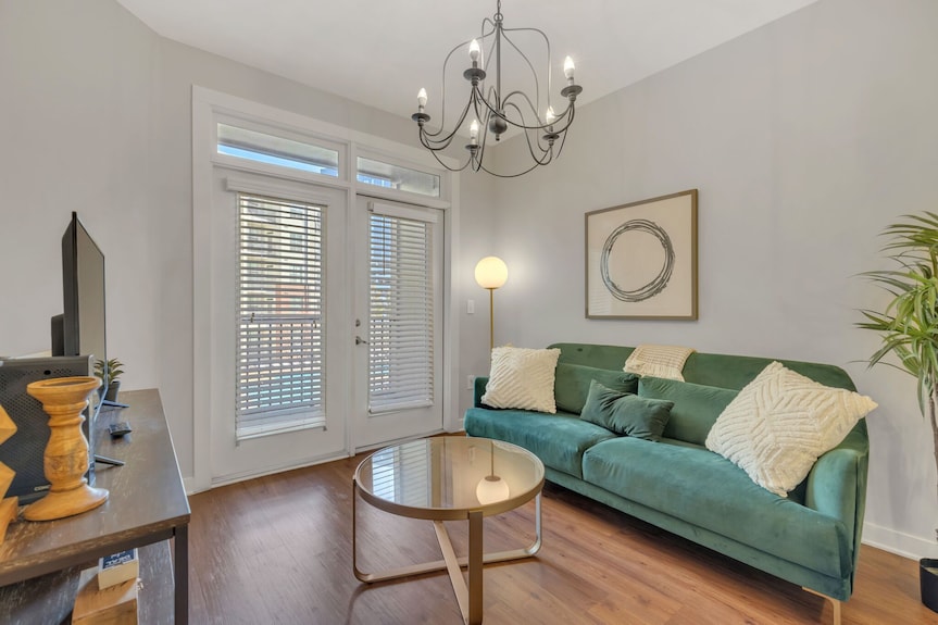 Downtown 2br- Pool, Gym & Prime Location - Nashville