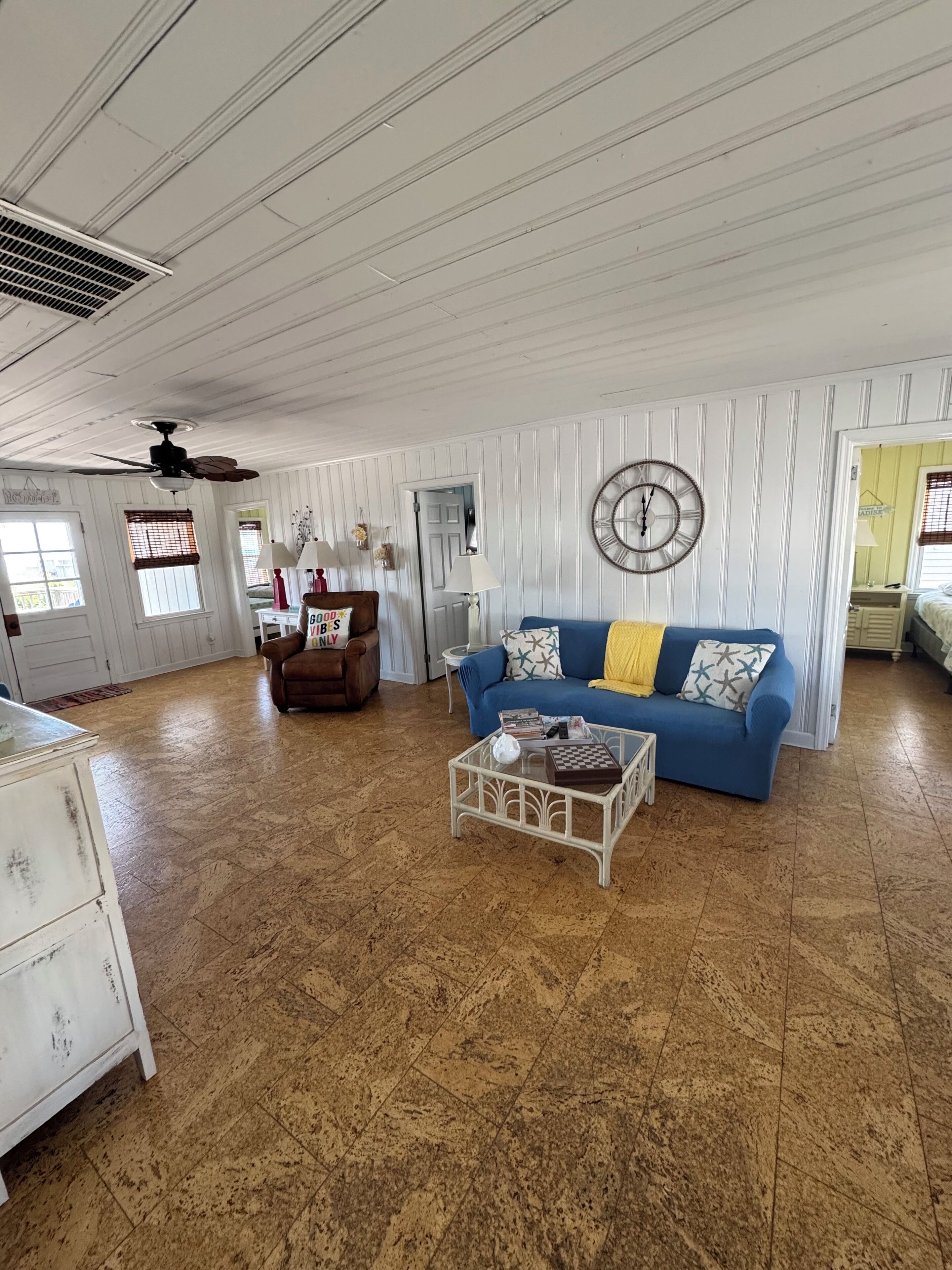 Charming Oceanfront Cottage, Pet Friendly, Private Walkway To The Beach - Ocean Isle Beach, NC