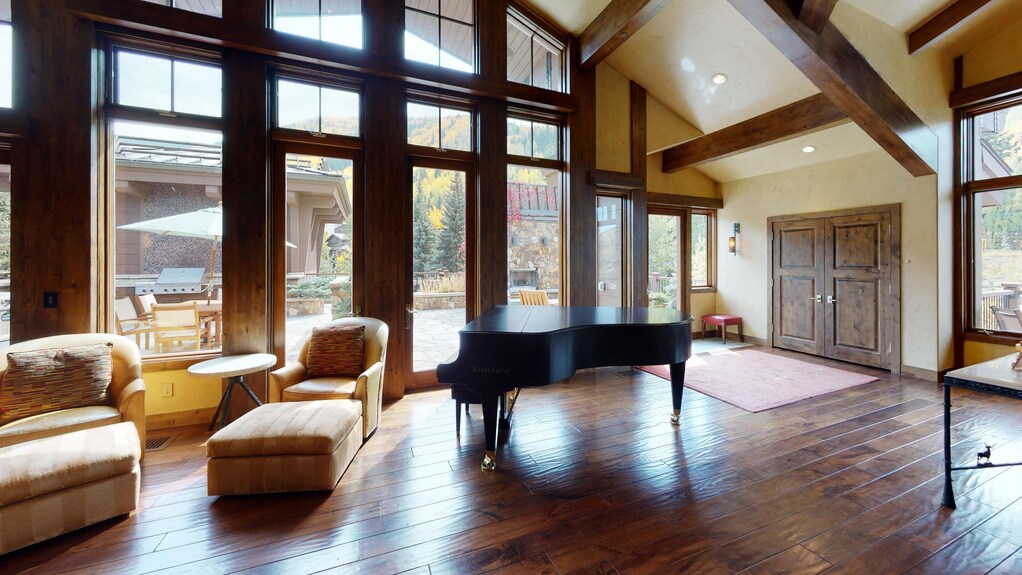 Luxurious Three Bedroom + Den Penthouse - Vail, CO