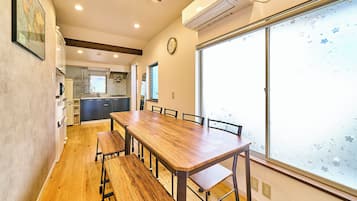 Casa (Entire Guest House) | Opções para refeição no quarto