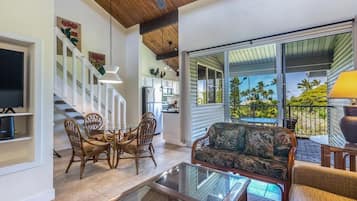 Apartamento em Condomínio Fechado, 1 quarto | Sala | Smart TV