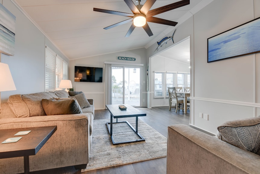 Canal Front, Dockage, 2 Bedroom, 2 Bath - Florida Keys