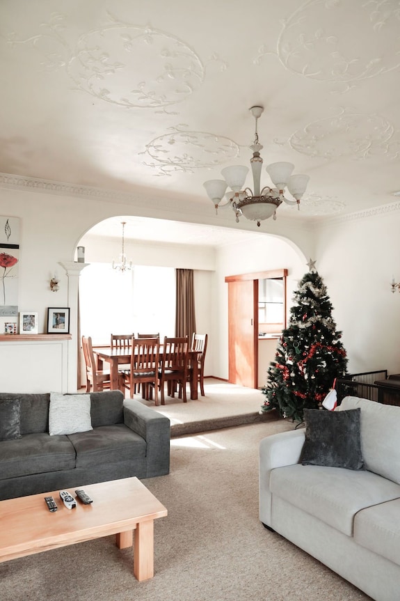 Central Hastings With In-ground Pool - Havelock North