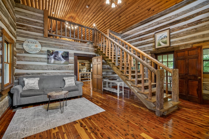 Historic Log Home On Quiet Wooded Lot - Cookeville, TN