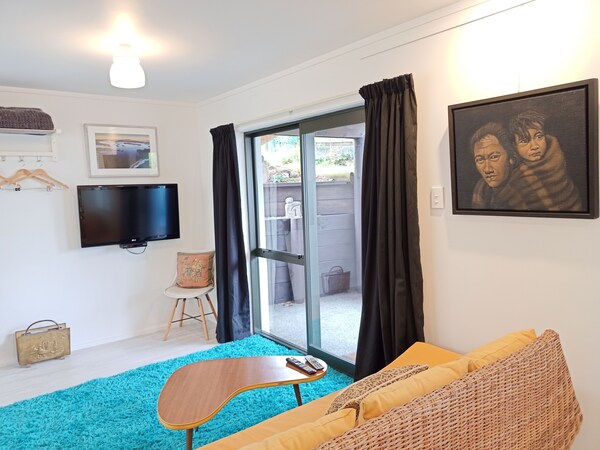 Waikawa Landing Studio Apartment In Picton, Gateway To The Marlbourough Sounds - Picton