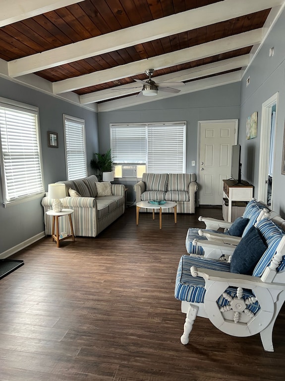 Quiet Beach House Steps Away From The Ocean With Private Pier To View The Marsh. - Oak Island, NC