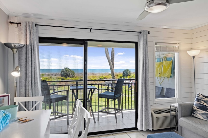 Direct Oceanfront View - Beachfront Villa - ダウーファスキー・アイランド, SC