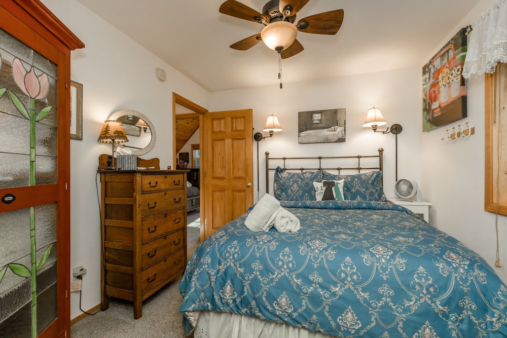 Blackdog Hideaway_hot Tub, (2) Arcades, Foosball, Pingpong, Smart Tv's, Cable + Hoa Amenity Passes - Truckee, CA