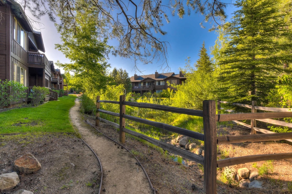 Alpine Way Lake & Sugar Bowl Resort - Truckee, CA