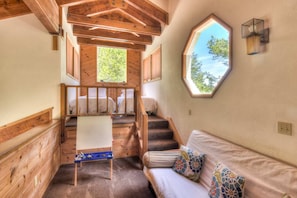 Casa, várias camas, varanda, vista para a montanha (Northwoods Hangout) | Interior