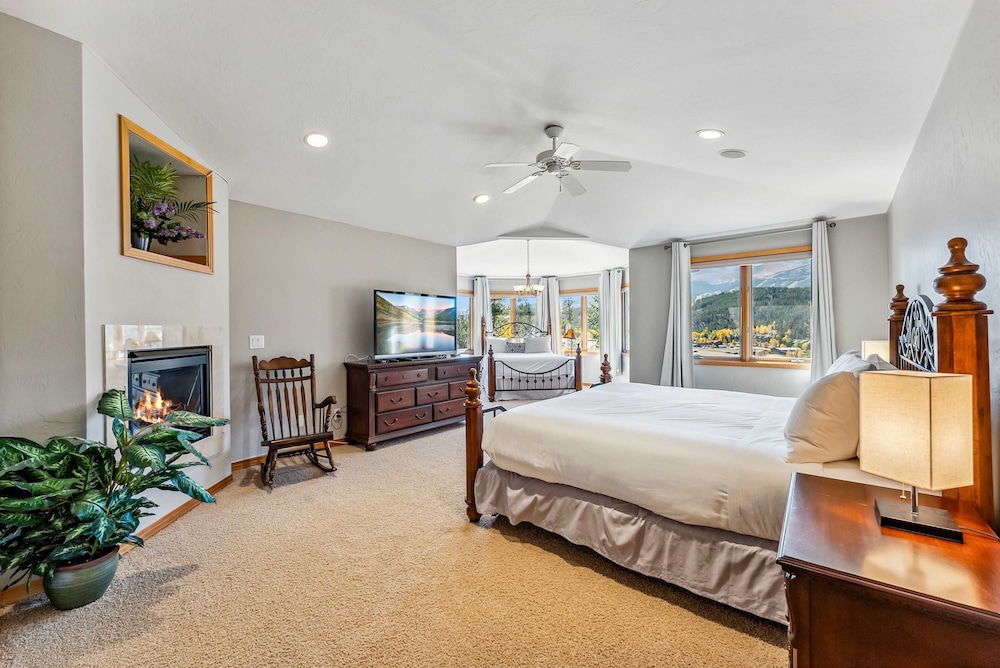 Massive Breckenridge Estate: Game Room & Hot Tub! - Breckenridge, CO