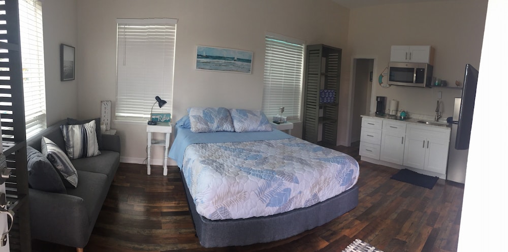 Beautiful Second Floor Studio**amazing Location!! - Seawall Boulevard, TX