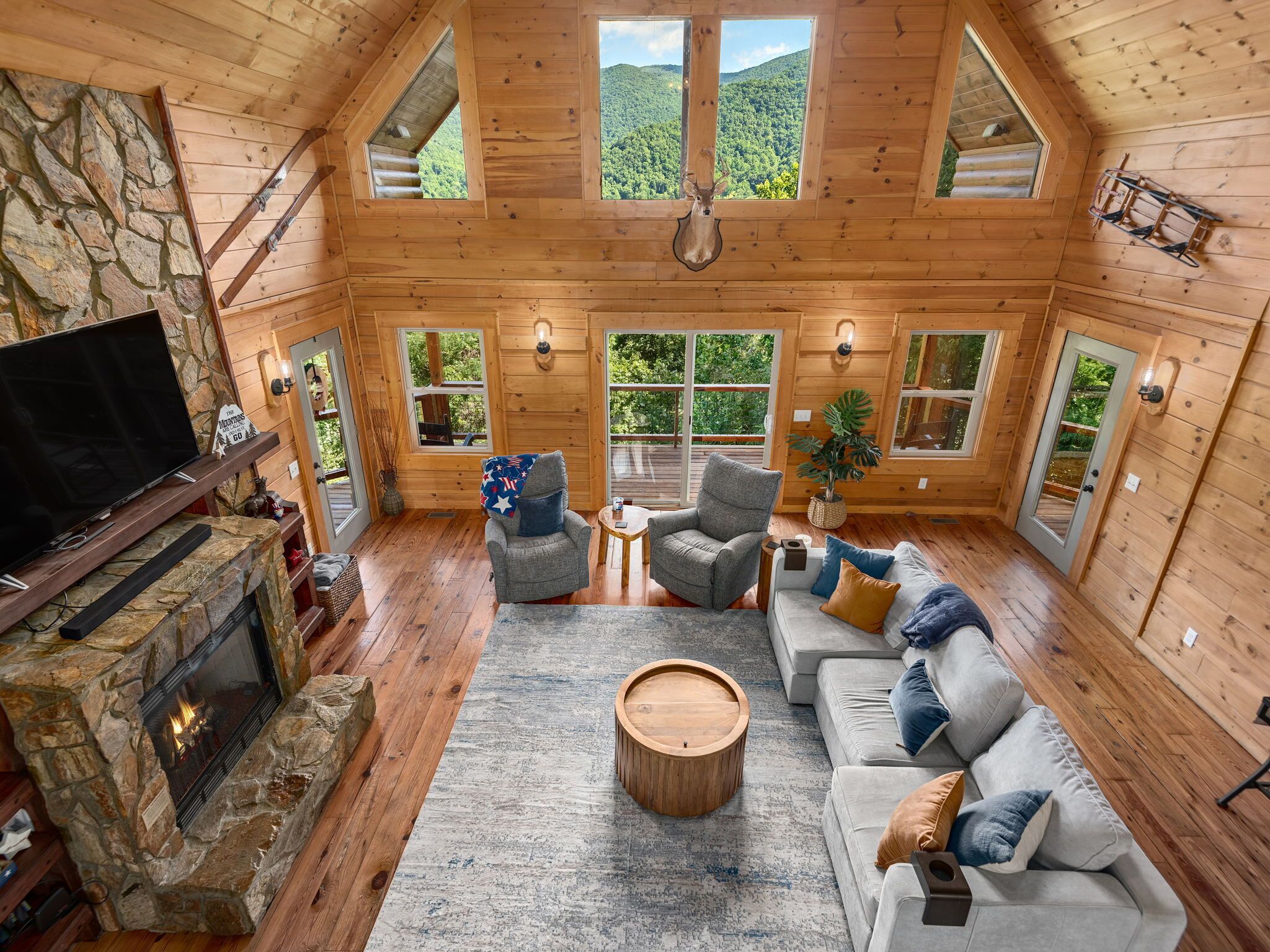 Breathtaking Views! Fast Wifi, Pool Table, Hot Tub, Lvl 2 Ev Charger, Fire Pit! - Maggie Valley, NC