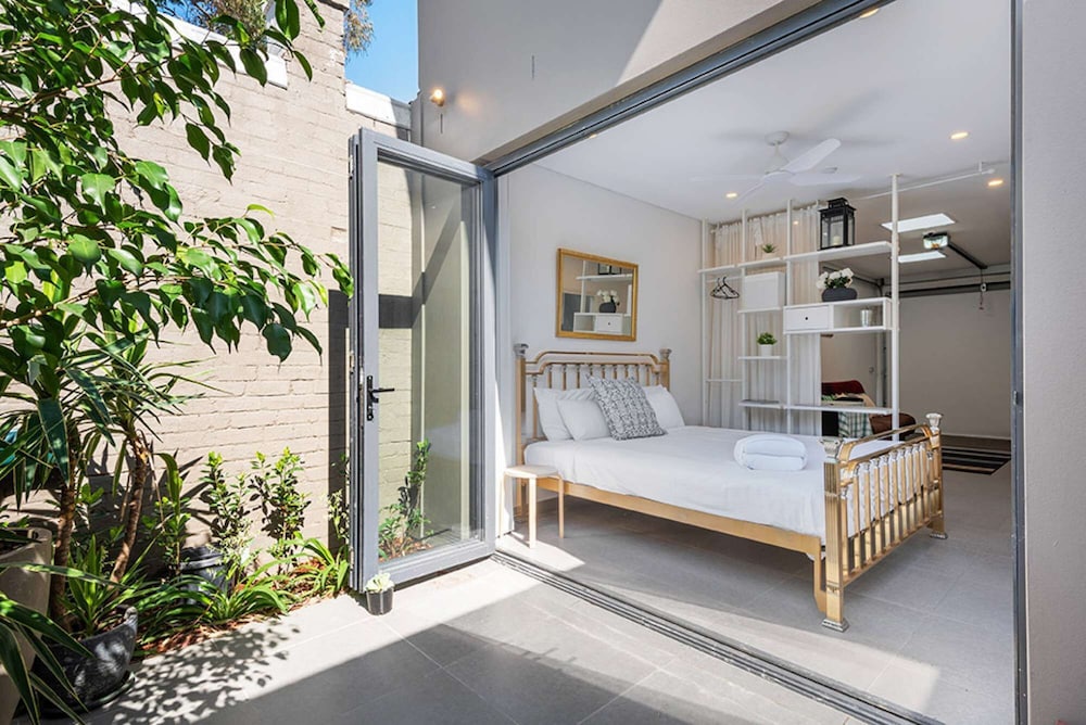 New Modern Converted Garage Space - Carlton