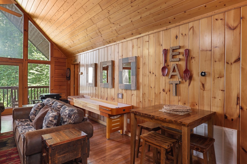 Escape To Eden's Ridge Breathtaking Mountain Views & Cozy Cabin Retreat Await! - Gatlinburg, TN
