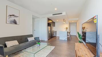 Apartamento urbano | Área de estar | TV LCD