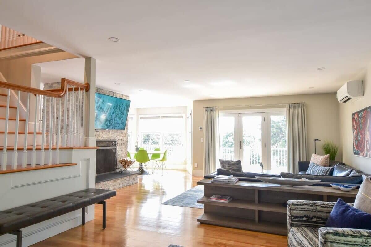 Gorgeous Outdoor Areas With Heated Pool & Hot Tub! - Wellfleet, MA