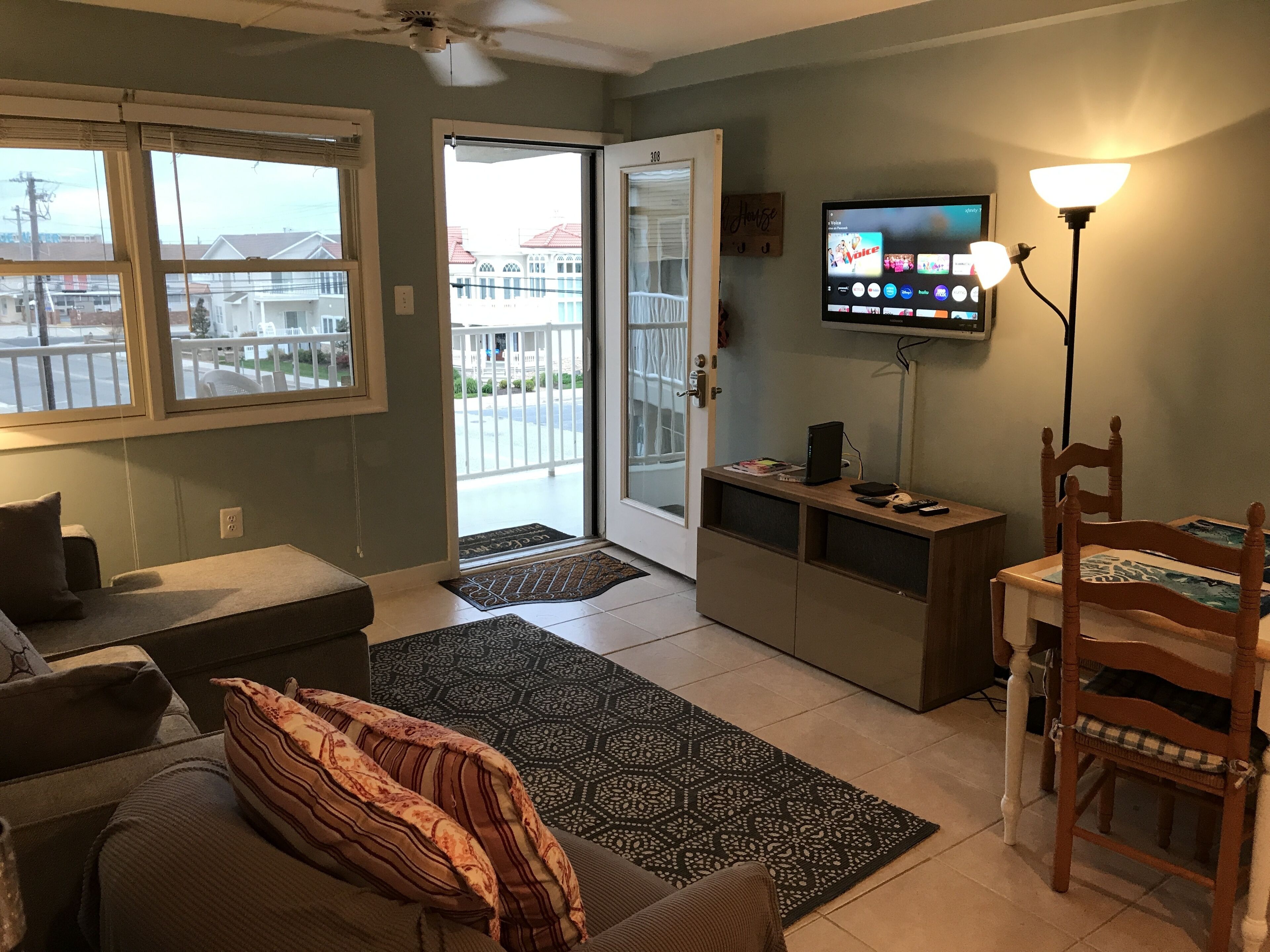 Beachfront  Top Flr 1 Br Condo At Summer Sands - Cape May, NJ