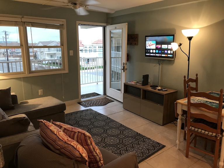 Beachfront Top Flr 1 Br Condo At Summer Sands - Cape May, NJ