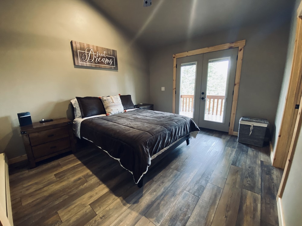 Modern Cabin - Sleeps 9 - Utah