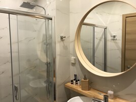 Quarto triplo luxo | Banheiro