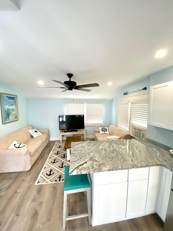 Stand-alone Cottage, Ocean View, Seconds To Beach, And Short Walk To Downtown! - Wildwood, NJ