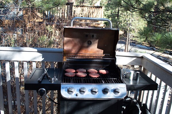 Mountain View ,  Private Deck, Cozy (Center Of Everything) - Big Bear Lake, CA