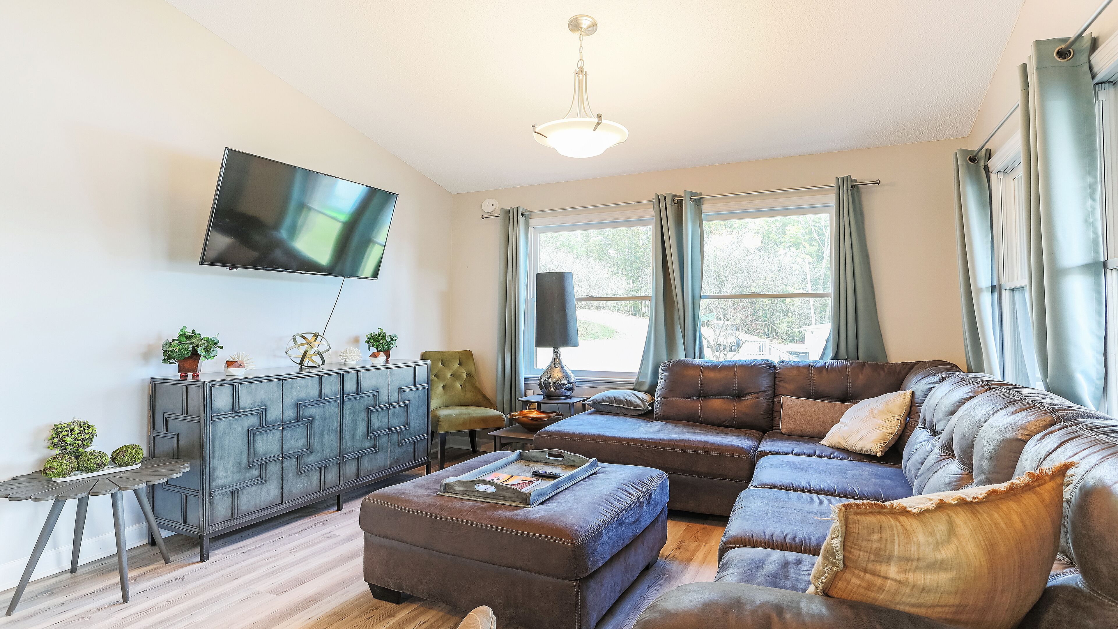 Lakefront 4bd-2ba; Deep Water; Large Porch; 2 Night Min; Sleeps 14; Pet Friendly - Lake Gaston