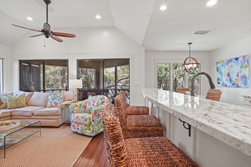 Villa Overlooking Roy Barth Tennis Courts- 5 Minute Walk To Beach - Kiawah Island, SC