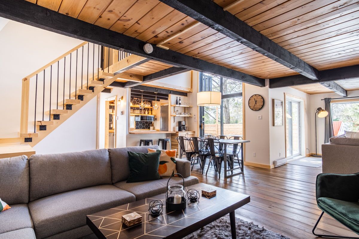 Chalet Denmark, Turn Key Amenities + Pet Friendly + Dedicated Workspace With Hi Speed Wif - Orford, QC