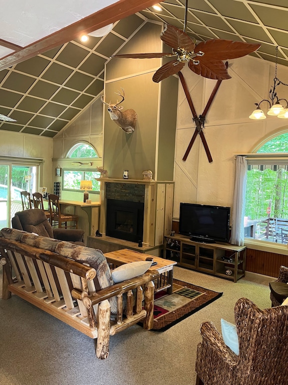 Cozy Chalet With First Lake Access Just Minutes From Town. Great Location - Adirondack Mountains