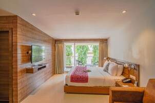 Winter Green Premium Garden View Room | Frigobar, cofres nos quartos, escrivaninha