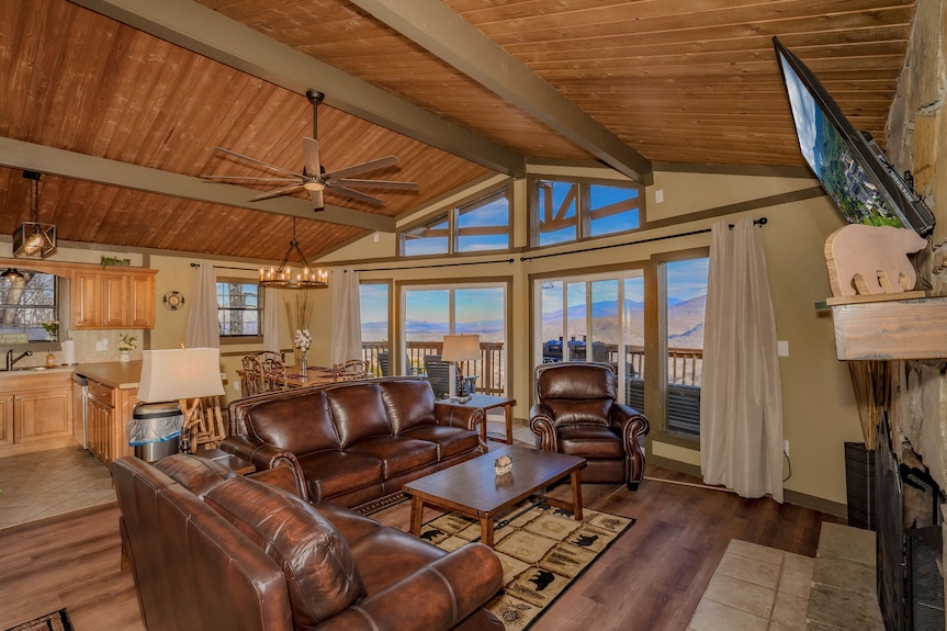 Gatlinburg View Downtown Lights Anakeesta Mt Leconte Tram Skybridge Ski Hot Tub - ガットリンバーグ, TN